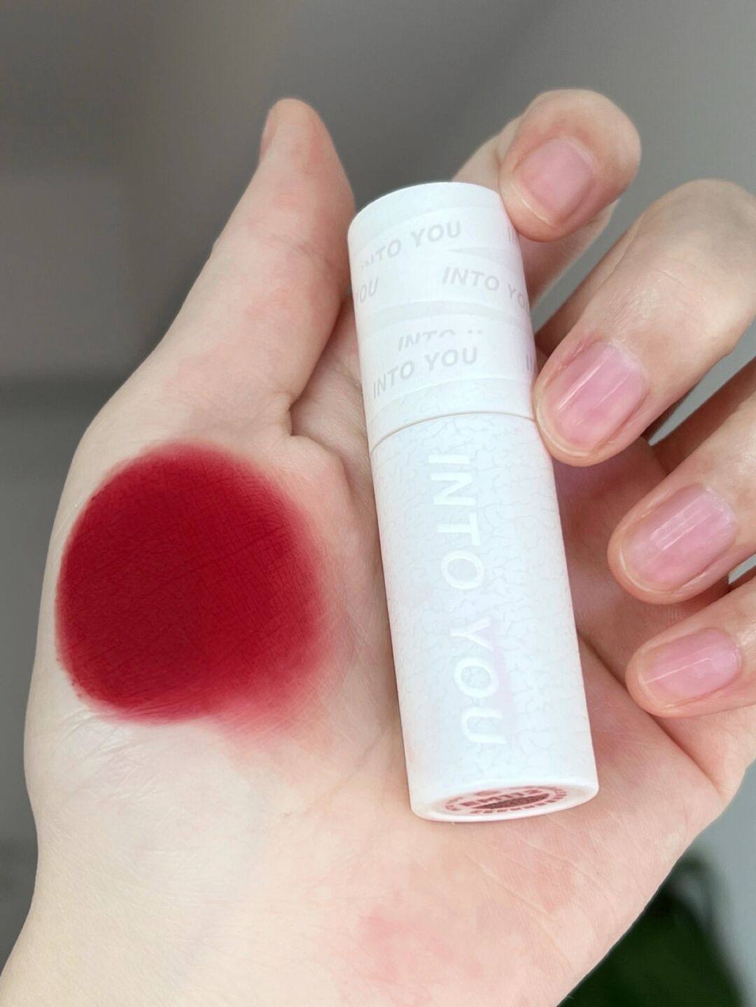 鞠学的奥义被这支体现的淋漓精致 into you唇泥新色EM112唇釉哑光_虎窝淘