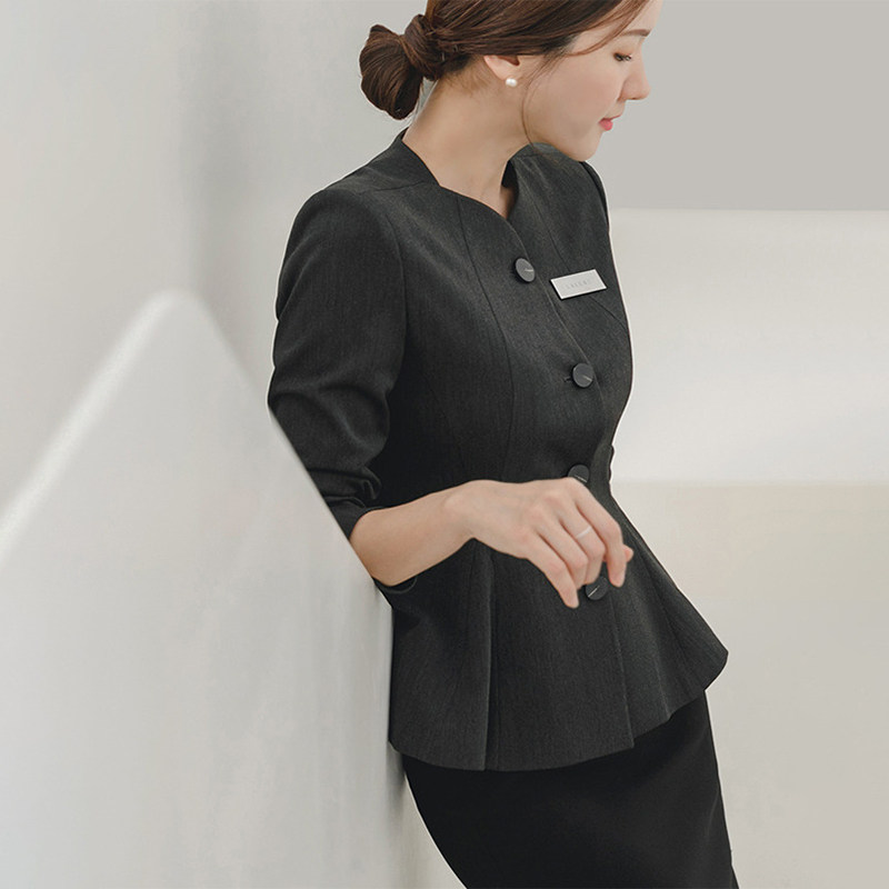 A new benchmark for custom-made restaurant uniforms! high-end tailored ...