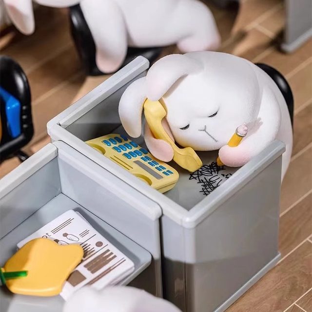 Monday's Bruce does not want to go to work blind box fourth bombers to ...