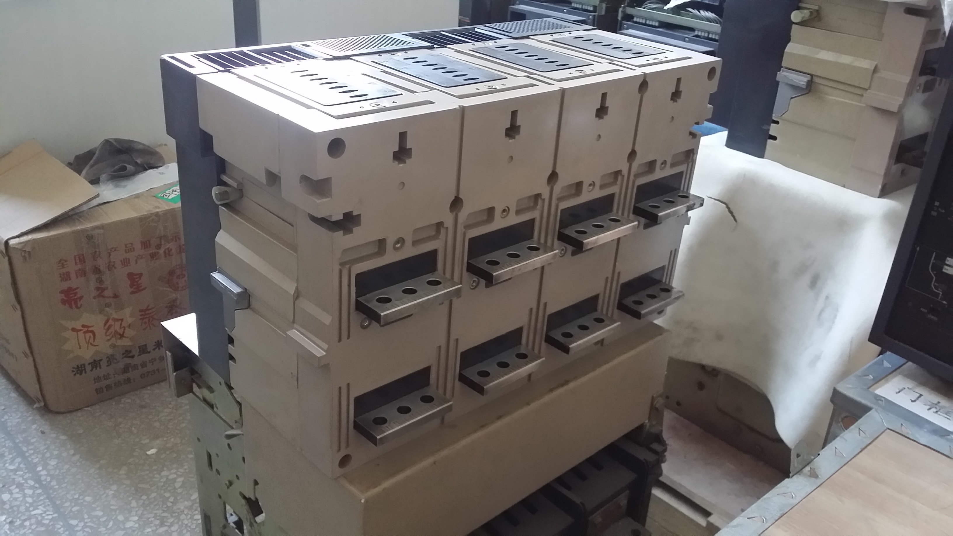 Masterpact M16N1 4P STR38S circuit breaker produced by Merlin Gerin