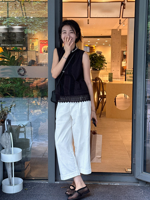 Langqing Lace Lace Spliced Vest for Women in Summer 2025 New Design Black Sleeveless Top High-end