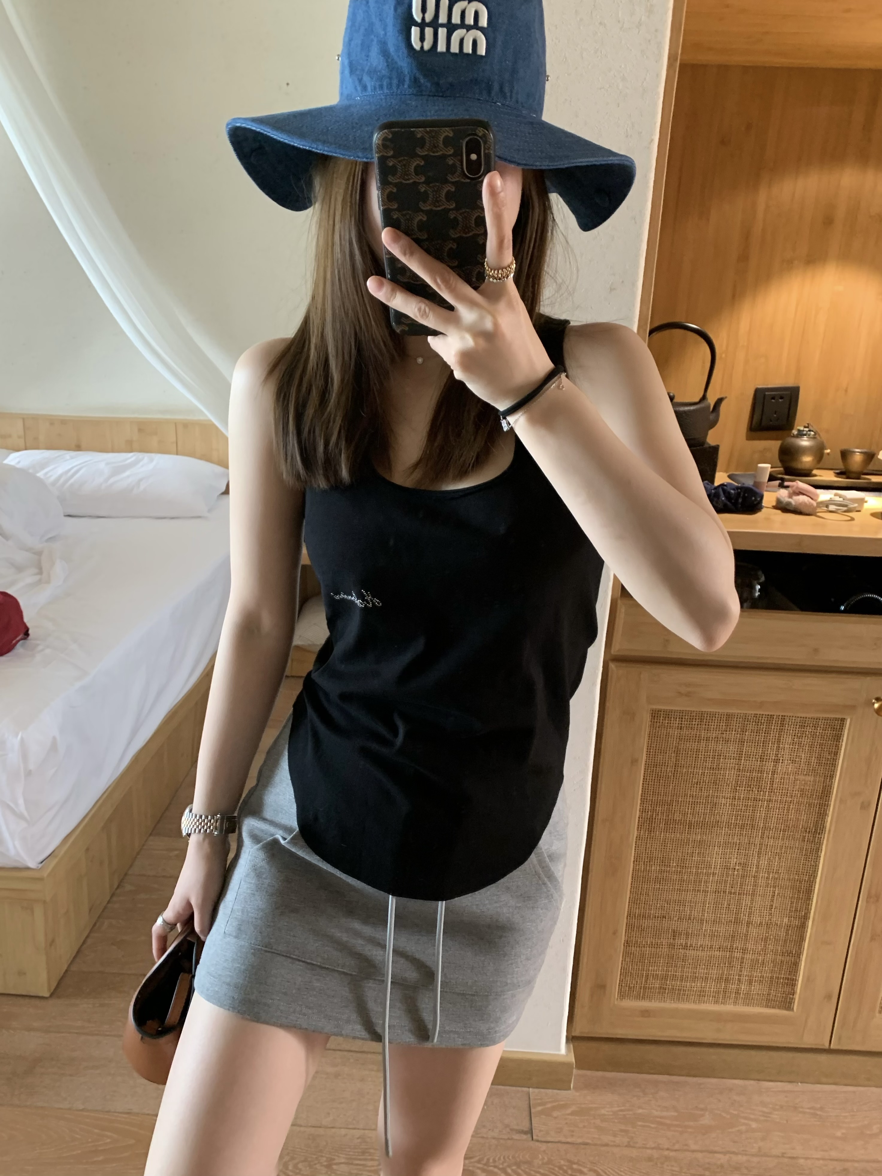 Halo nini 慵懶腔調 du家燙鑽無側縫顯瘦U領套頭弧邊百搭背心上衣-Taobao