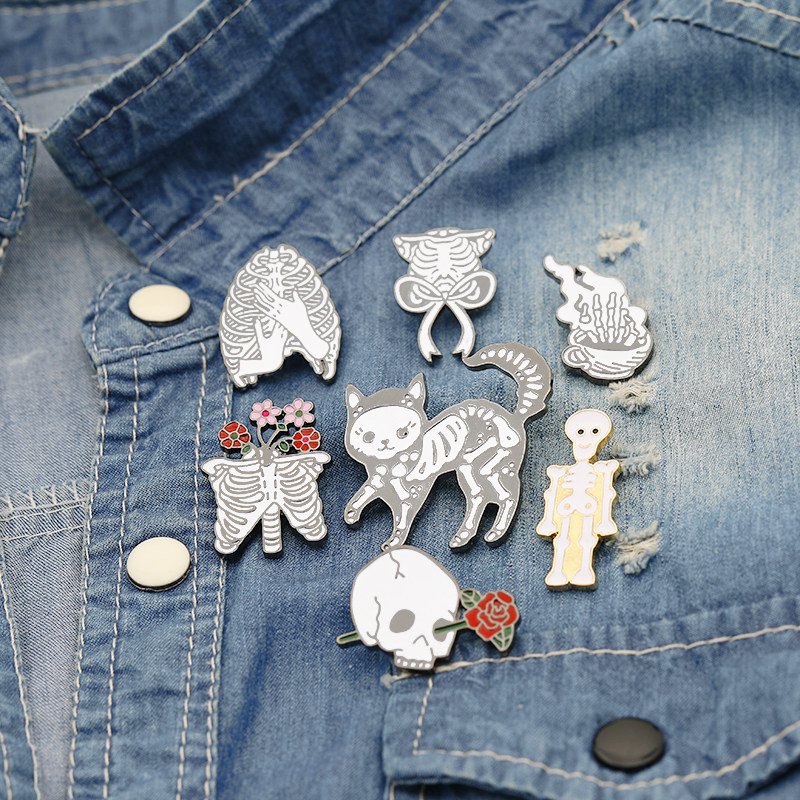 European and American dark black Skull skull family chest pin cartoon ...