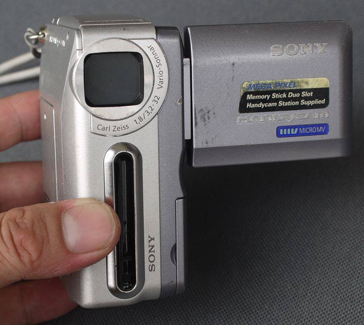 HIFIDIY论坛-索尼 MICRO MV 微型磁带数码摄像机、美能达 尼康 宾得 经典数码相机 - Powered by Discuz!