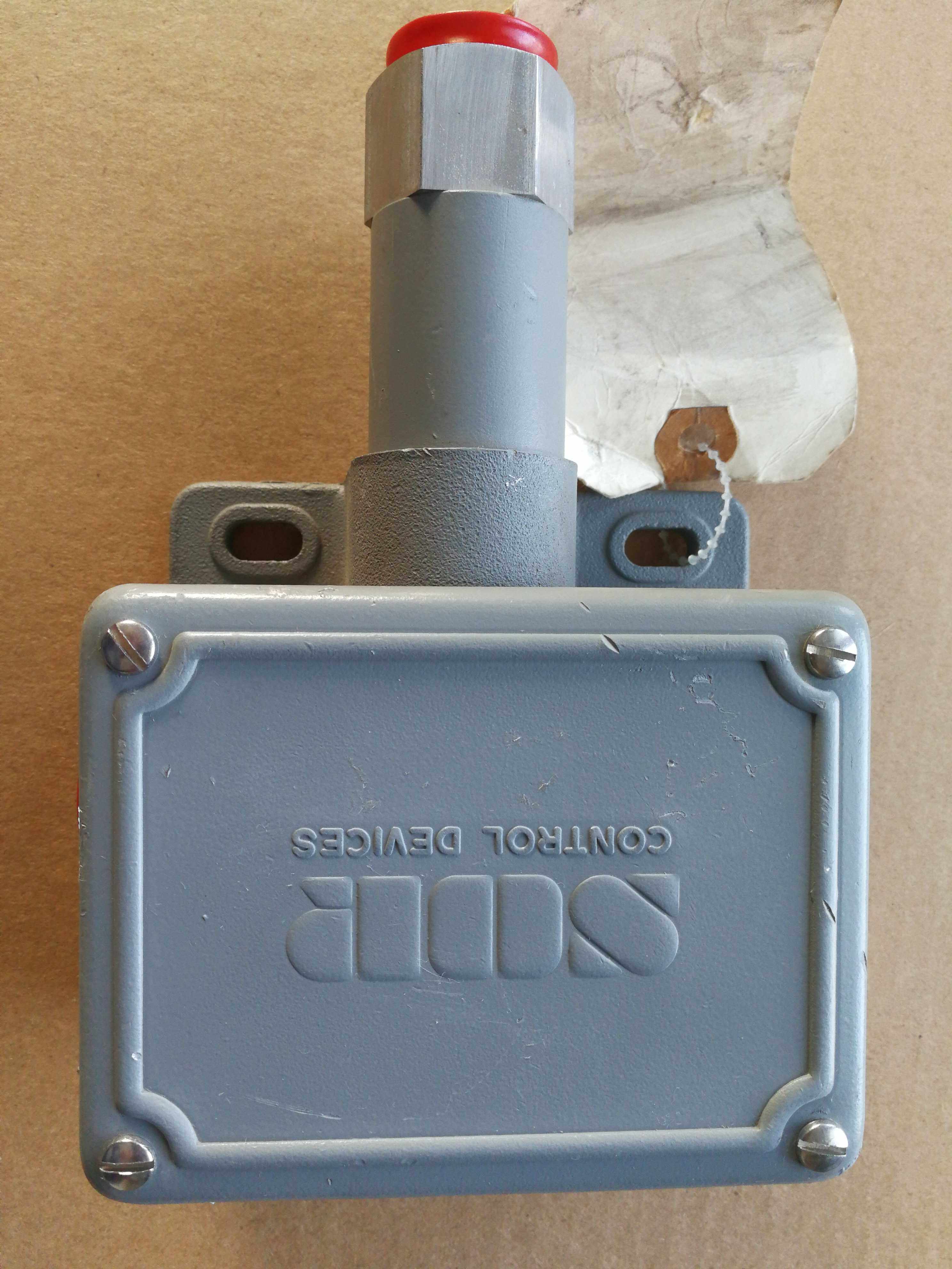 6NN-K5-M4-C2A 压力开关继电器 20-180 psi 6nn-k5-m4-c2a