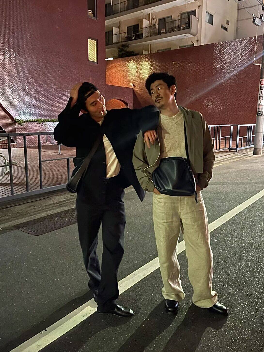 BV同款侧腰纽扣休闲直筒西裤，潮流达人必备！KENIJIMA同款引领时尚新趋势！-西裤-淘宝好物网