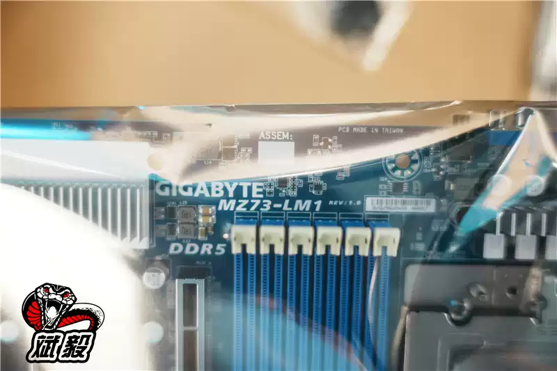 技嘉 MZ73-LM1 双路服务器主板 DDR5-4800 24个内存 支持9004系列