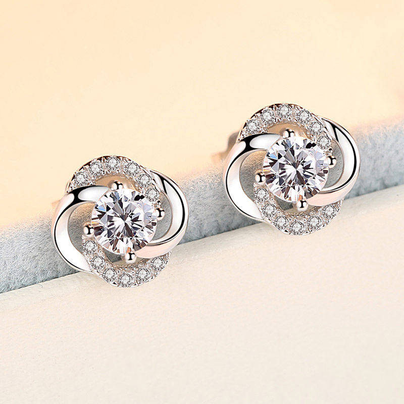 S925纯银耳钉2024年新款：💎潮高级感耳饰，四叶草镶钻设计，简约百搭气质必备！ -耳钉-淘宝好物网