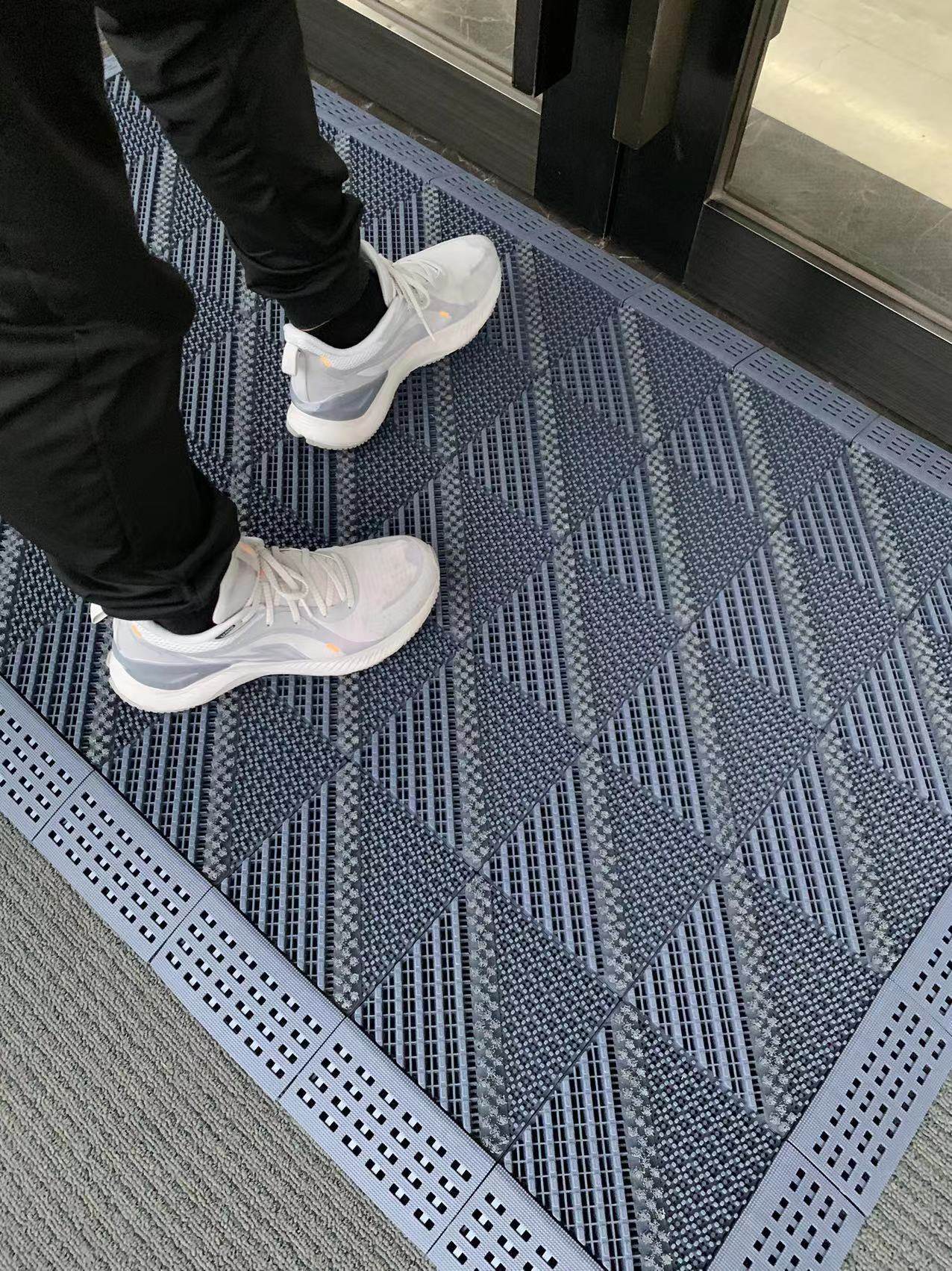 Anti-slip floor mat for outdoor entrances, no more wet entrance ...