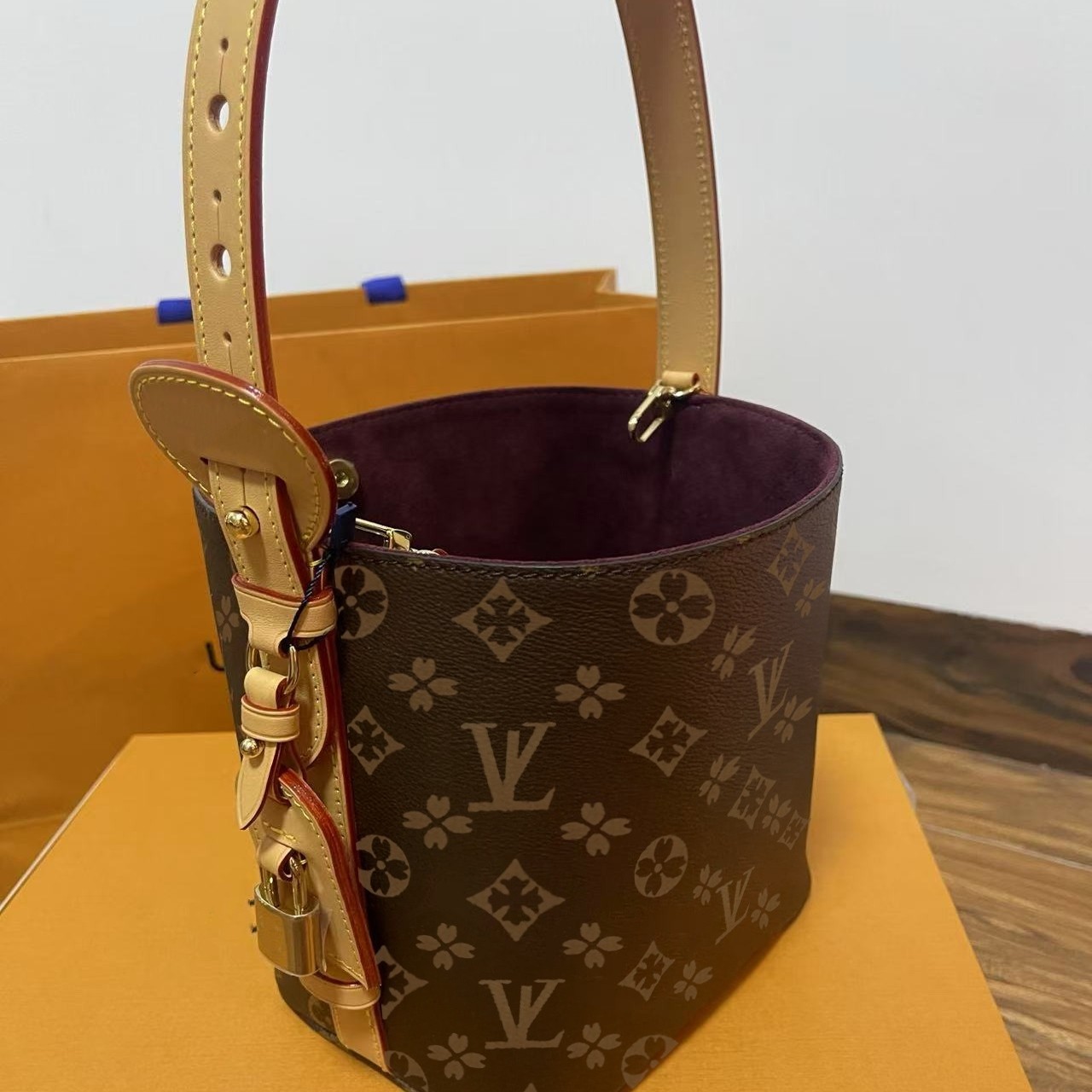 🔥LV女包Carryall BB，绝绝子！不入手真的会后悔吗？-生活-淘宝百科网