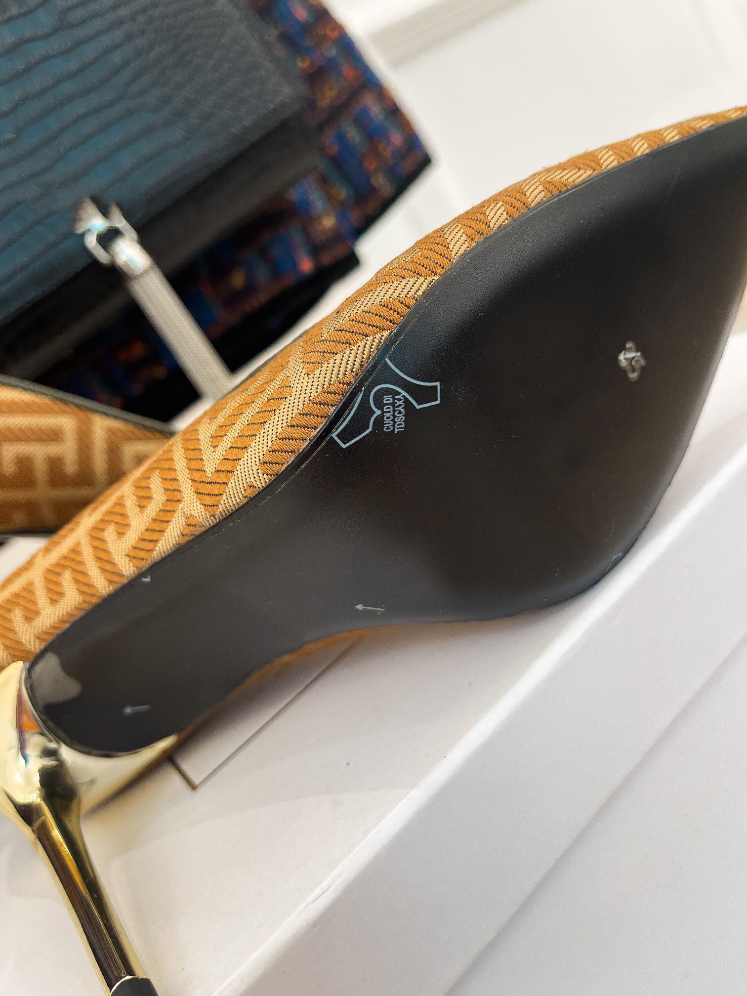 2022 New Pointed Color Matching Embroidered Printed High Heels Thin ...