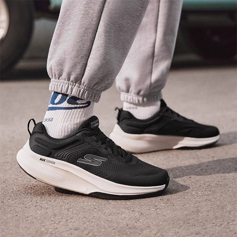 斯凯奇运动男鞋四季轻薄透气健步鞋耐磨缓震跑步运动休闲鞋216581