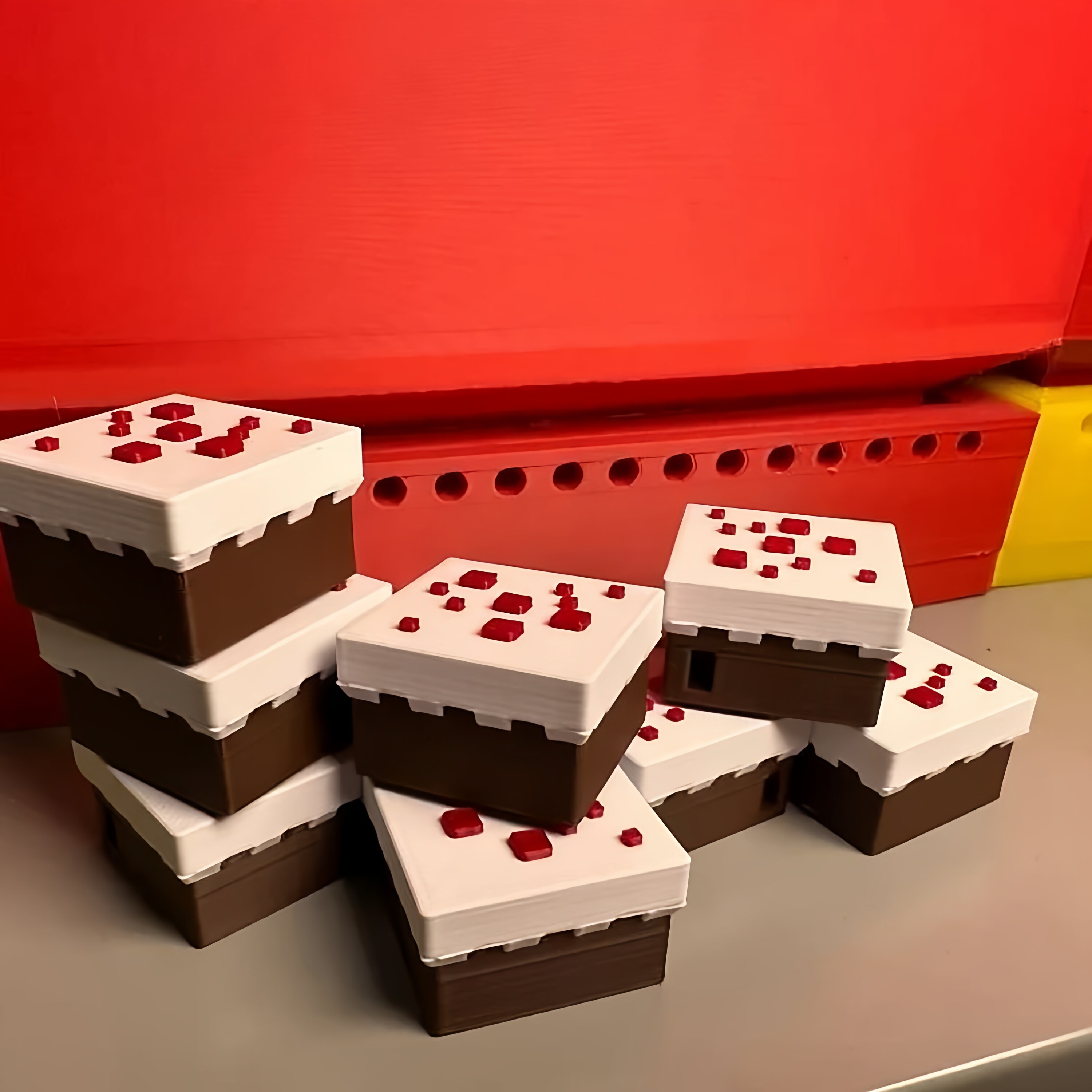 A must-buy for 25 years! minecraft cake 3d printed figure, the keyhole ...