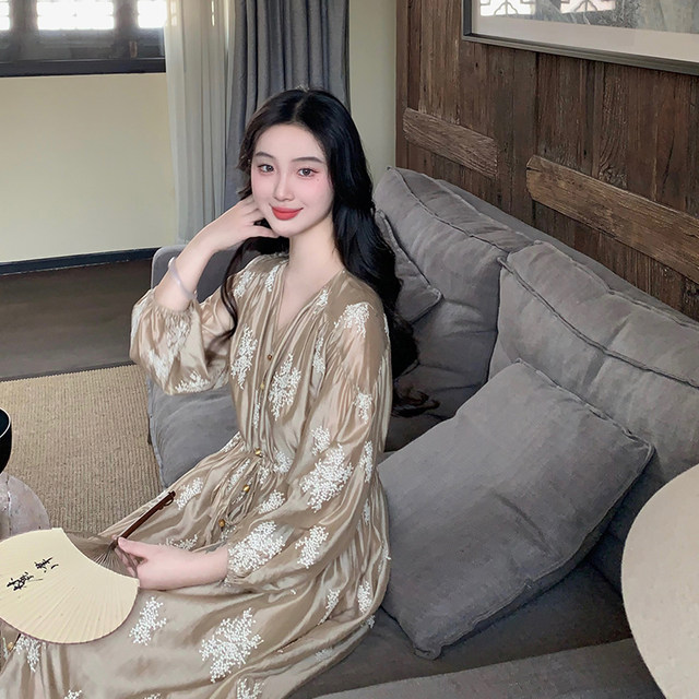 Lujin's homemade Autumn new style new Chinese fairy skirt v-neck slim dress