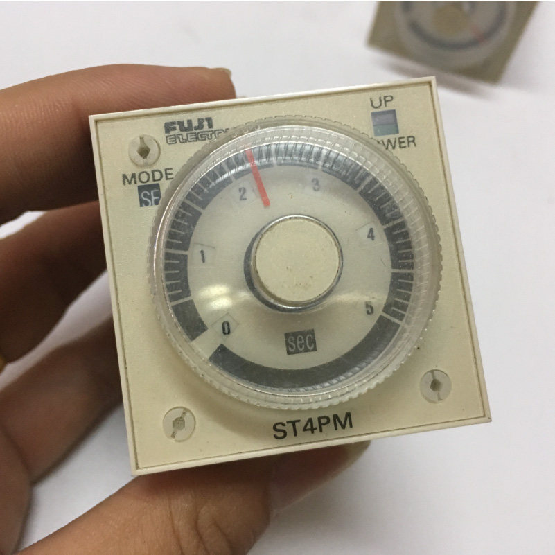 Original FUJI FUJI timer ST4PM DC 24V voltage input 5A timer relay