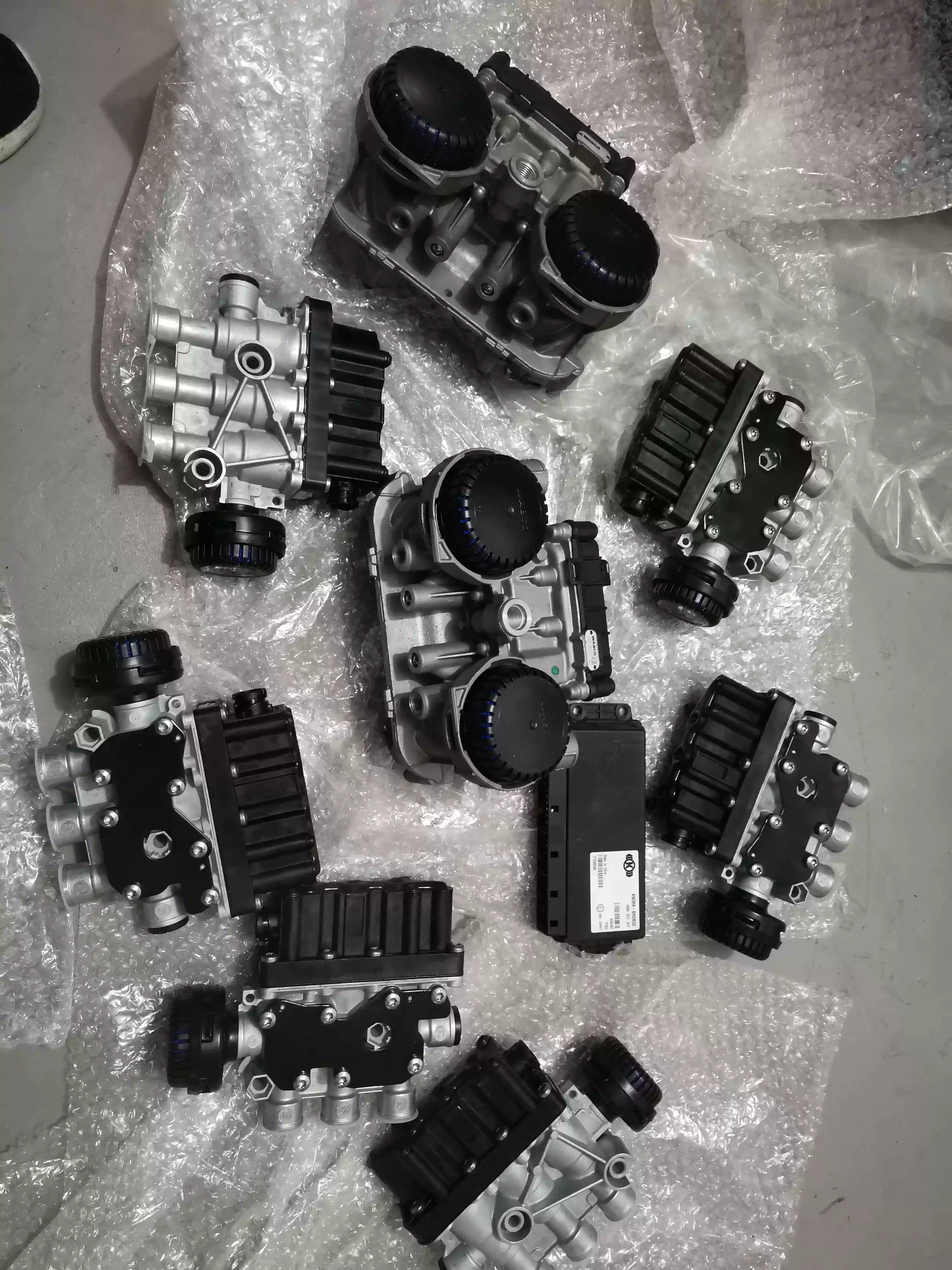 ECAS电磁阀WABCO分配阀4728800300正厂汽修汽配4728800010电磁阀