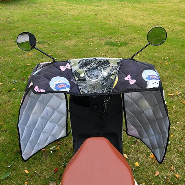 Electric vehicle windshield is thickened with cotton outside and full ...