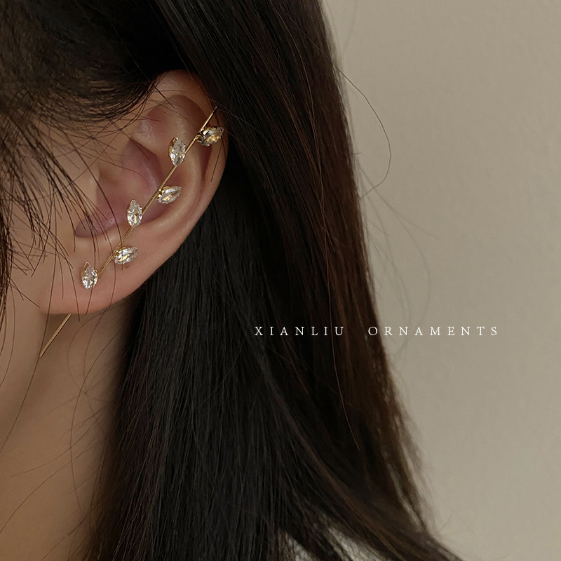 [USD 6.85] Korean elegant red rhinestone piercing single earrings 2021 ...