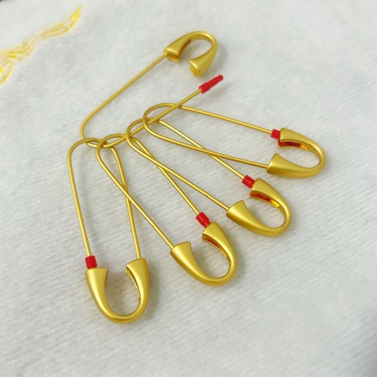 Diamond knot red rope security pin sand gold pin: handy gadget is a ...