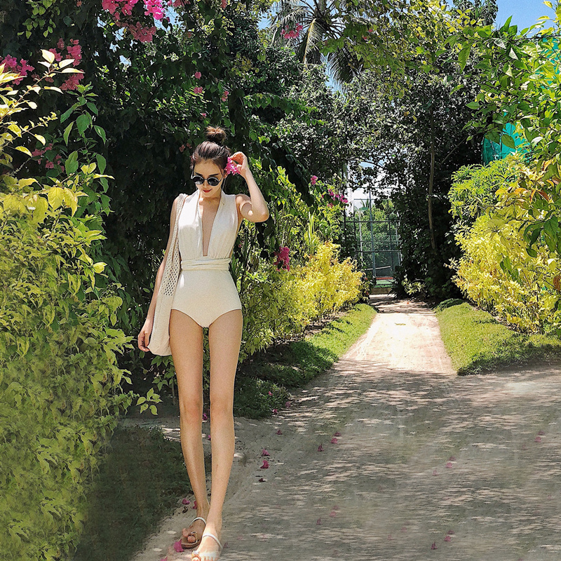 诗凯迪ins白色网红度假连体绑带显瘦遮肚气质露背性感温泉泳衣-Taobao