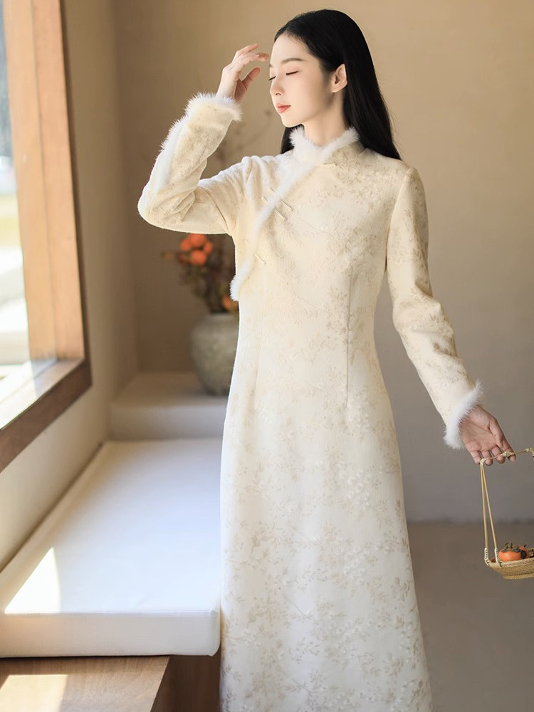 The Revival of Traditional Motifs in Contemporary Winter Qipao Designs ...