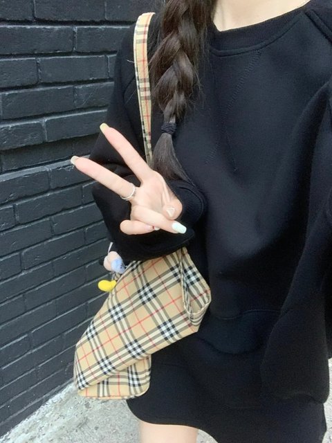 Black round neck long-sleeved sweatshirt for women in spring and autumn ...