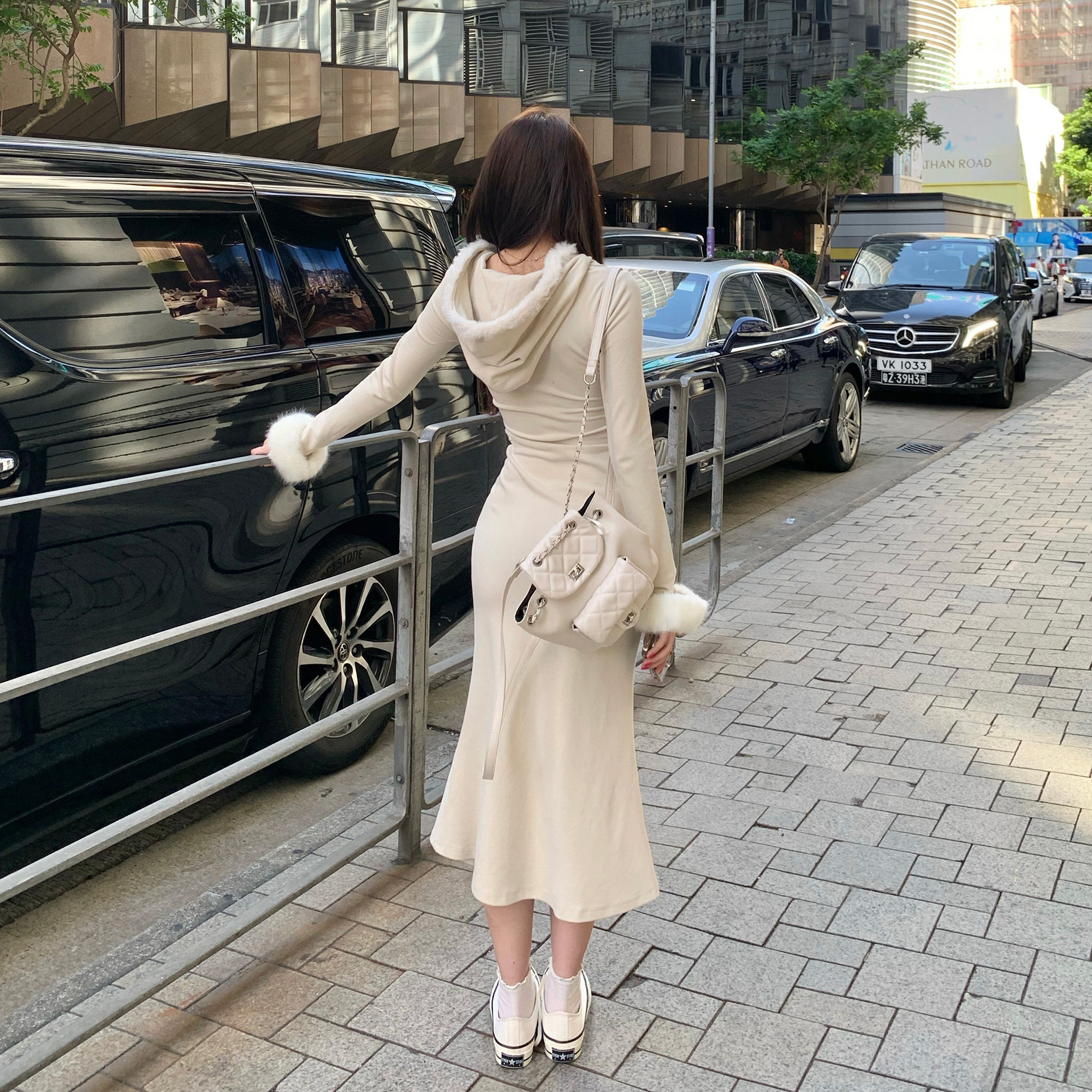 Liuu嘻嘻阿/窈窕甜妹/連帽針織洋裝女修身中長版小眾毛領魚尾裙