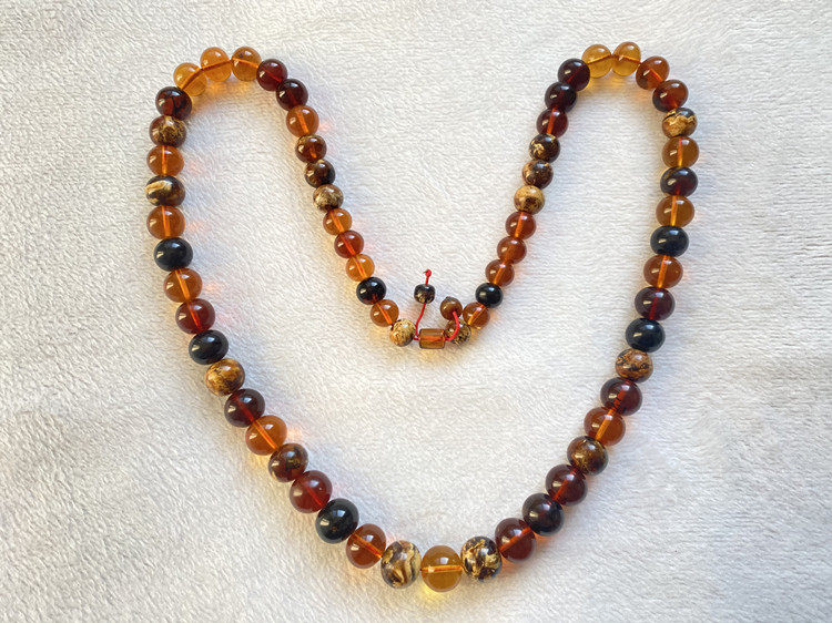 Family heirloom pure natural Fushun Amber Mine Pergolin blood Perpiper ...