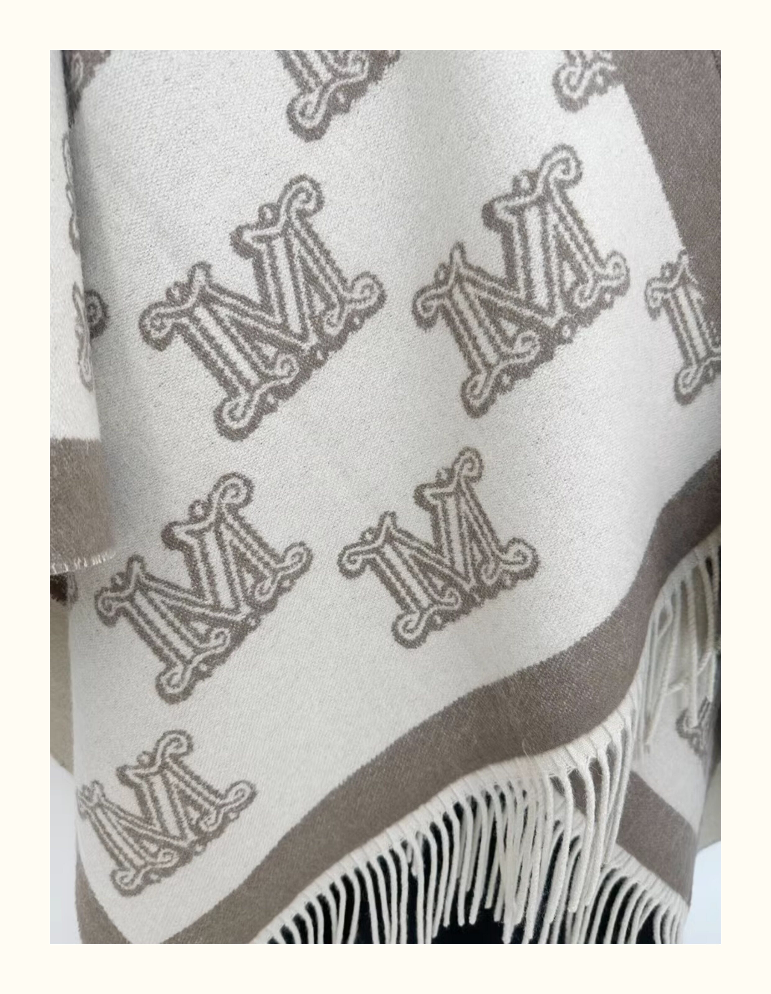 European and American Niche M Letter Lamb Velvet Double-Sided Cloak ...