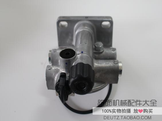 Deutz engine parts BFM2012 Hand pump 04506917 Volvo 240 excavator