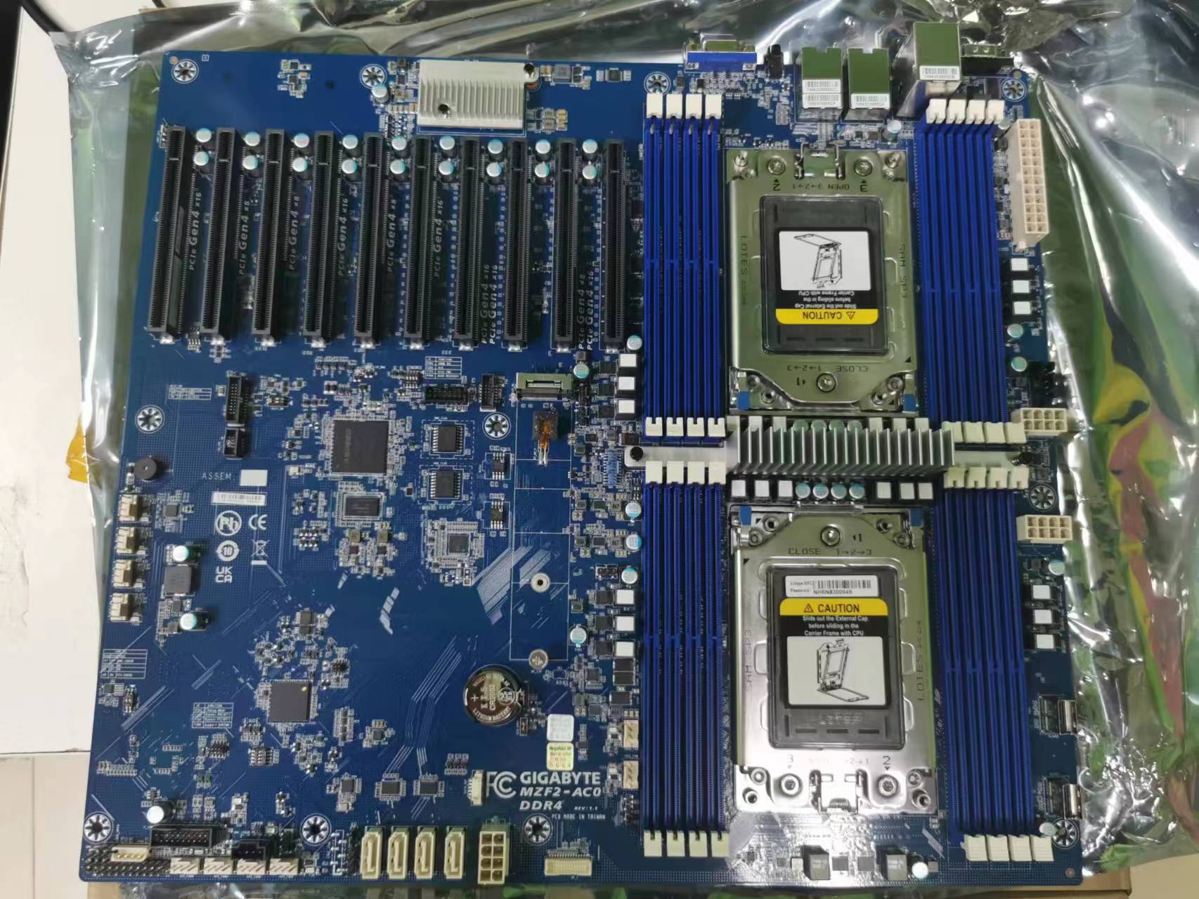 技嘉MZF2-AC0 AMD双路MILAN ROME主板 支持 10PCIe GPU服务器定制