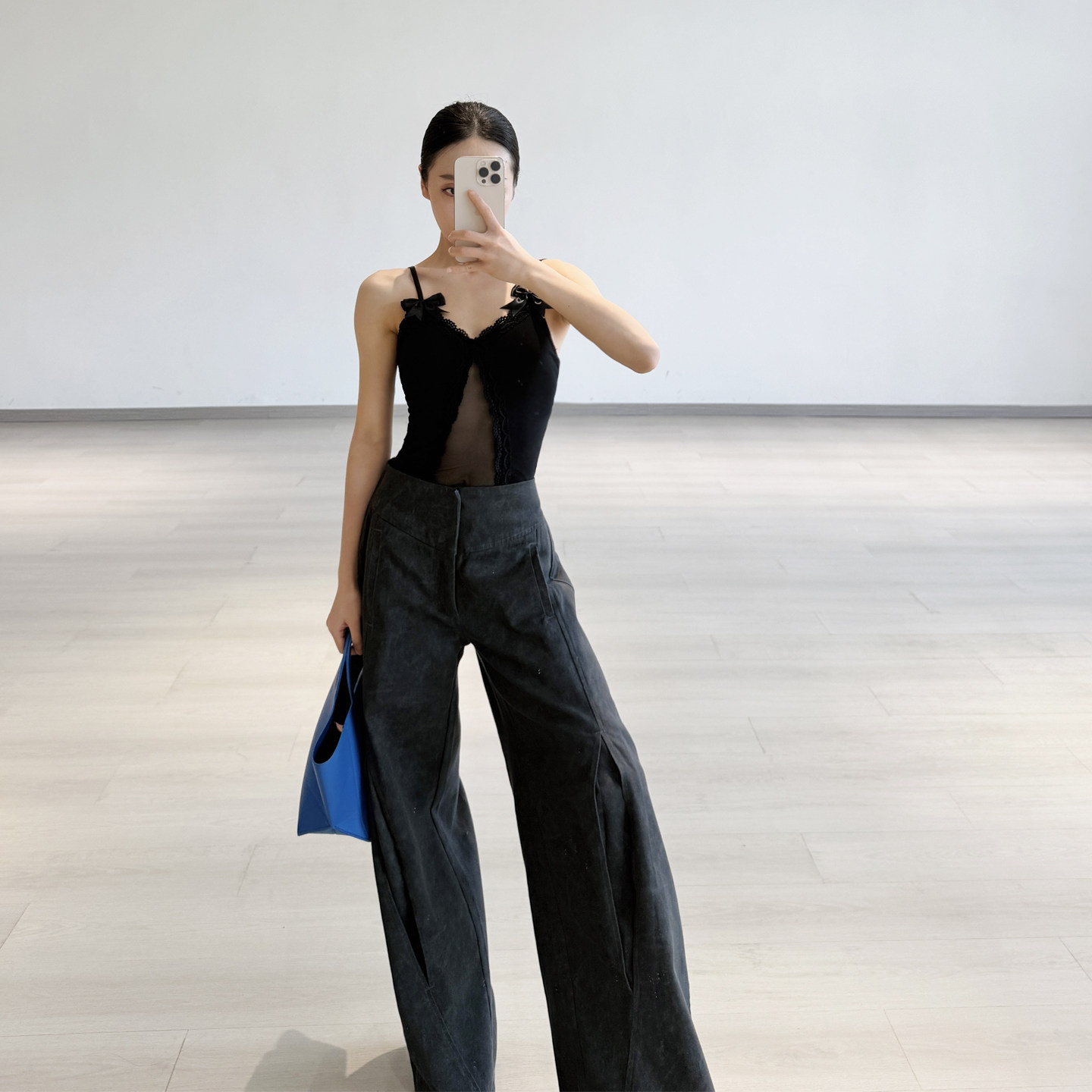 Miu072吊带蝴蝶结上衣适合现代舞者吗？聊聊2025潮流舞蹈服饰趋势-摩登舞上装-淘宝百科网