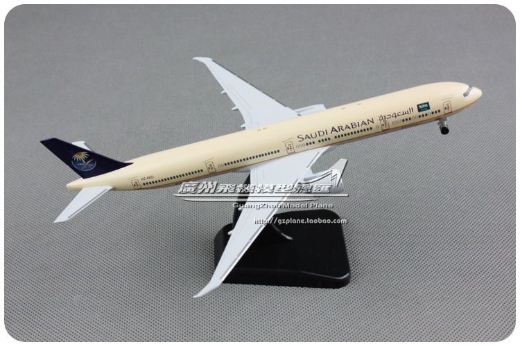 Купить Модель самолета 沙特阿拉伯航空 b777-300er hz-akd 1:400 合金 飞机模型 19cm Diy ...