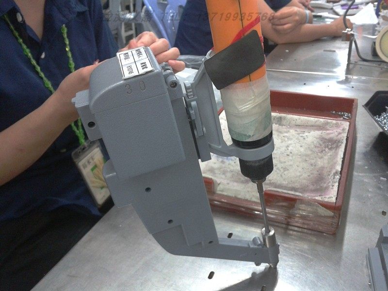 Automatic screw arrangement machine Screw conveyor supply machine Hand ...