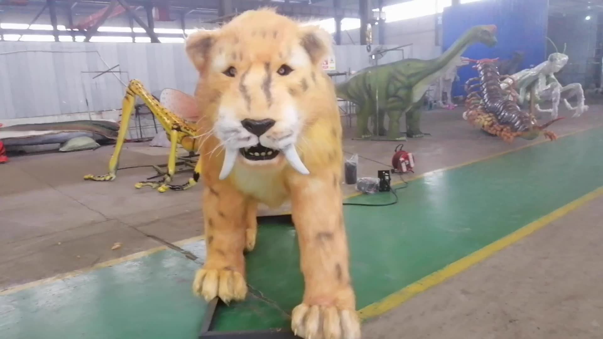 Artificial Animal Animatronic Smilodon With Fur - Buy Smilodon Model ...