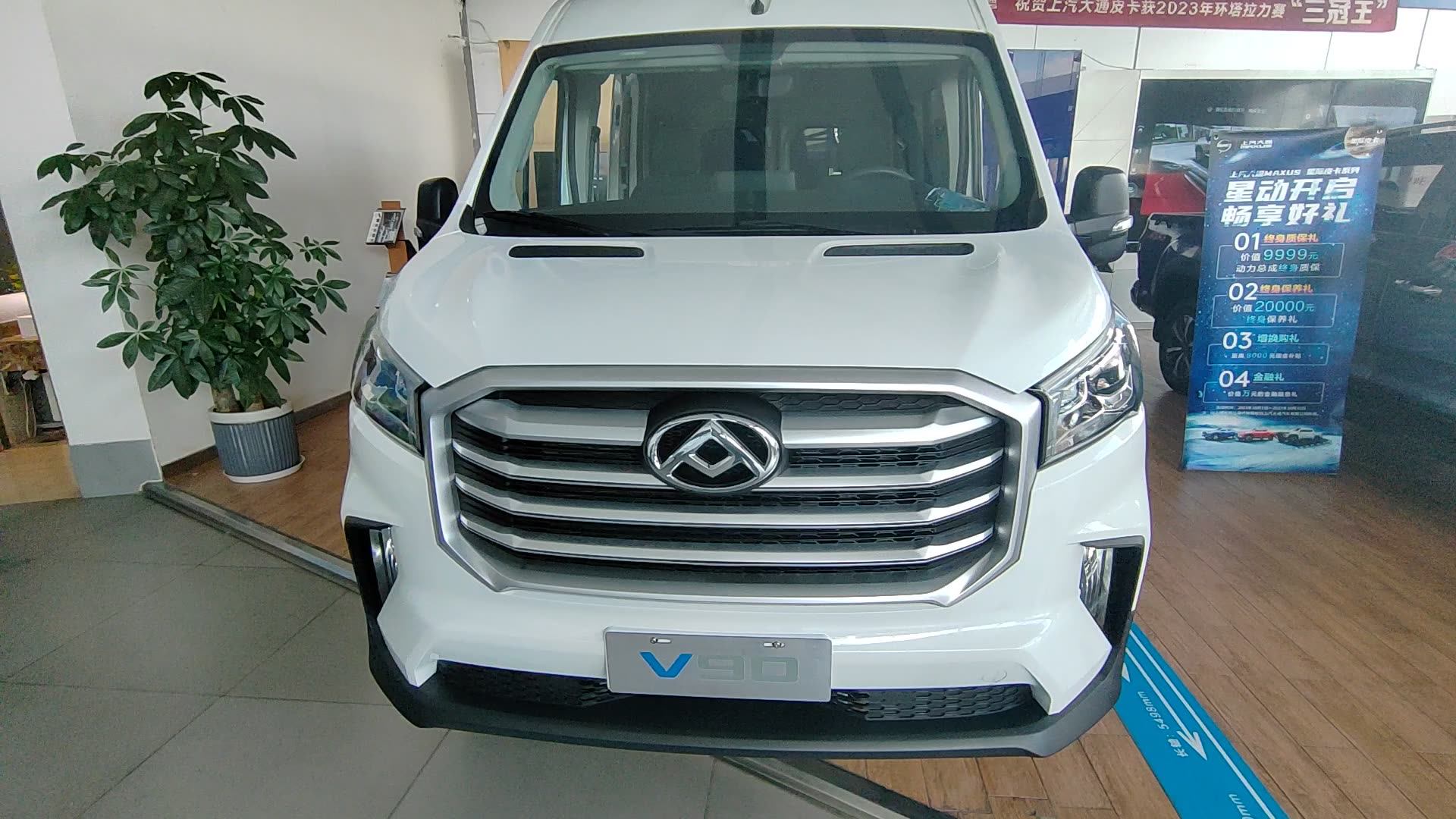 China Saic Factory Direct Sales Ev Delivery Cargo Mini Van With High ...