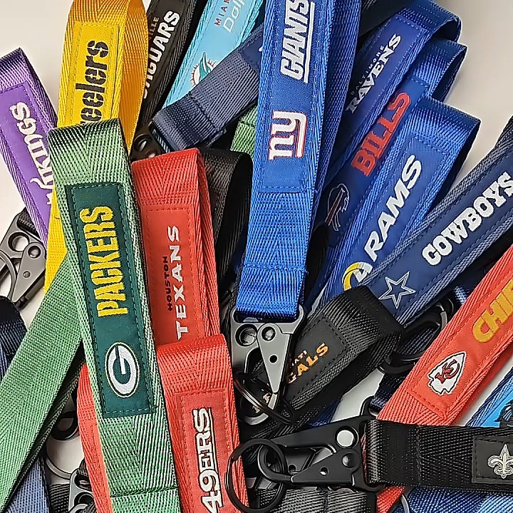 2023 High Quality Custom Nfl Carabiner Keychain Short Wrist Strap With ...