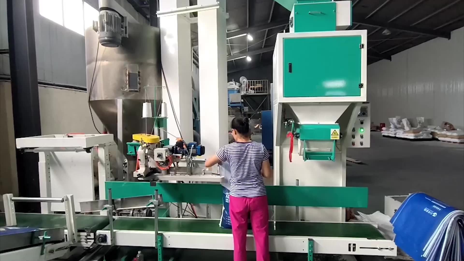 Automatic 25kg 50kg Bag Sealing Bean Grain Weighing Sandy Soil Flake ...