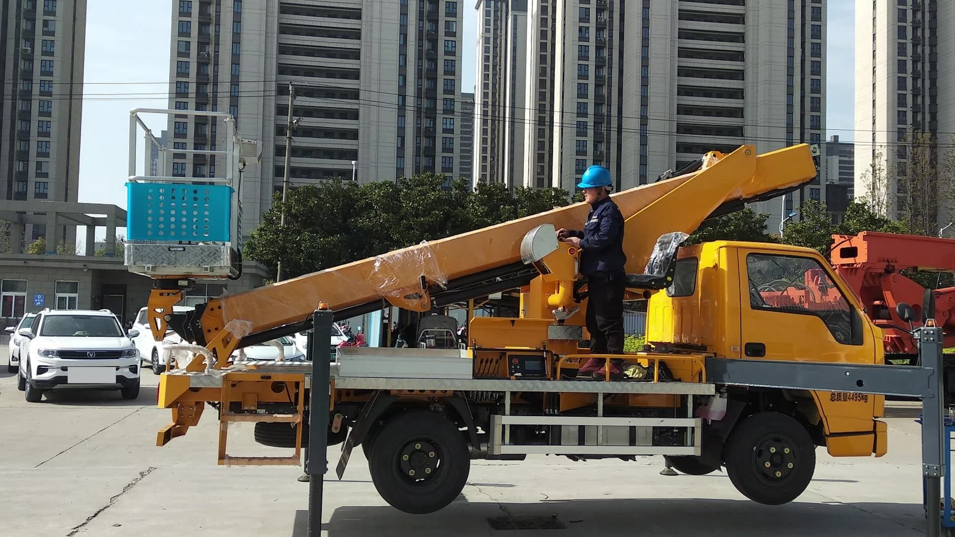 27 Meters Straight Arm Aerial Hydraulic Overhead Working Platform Truck ...