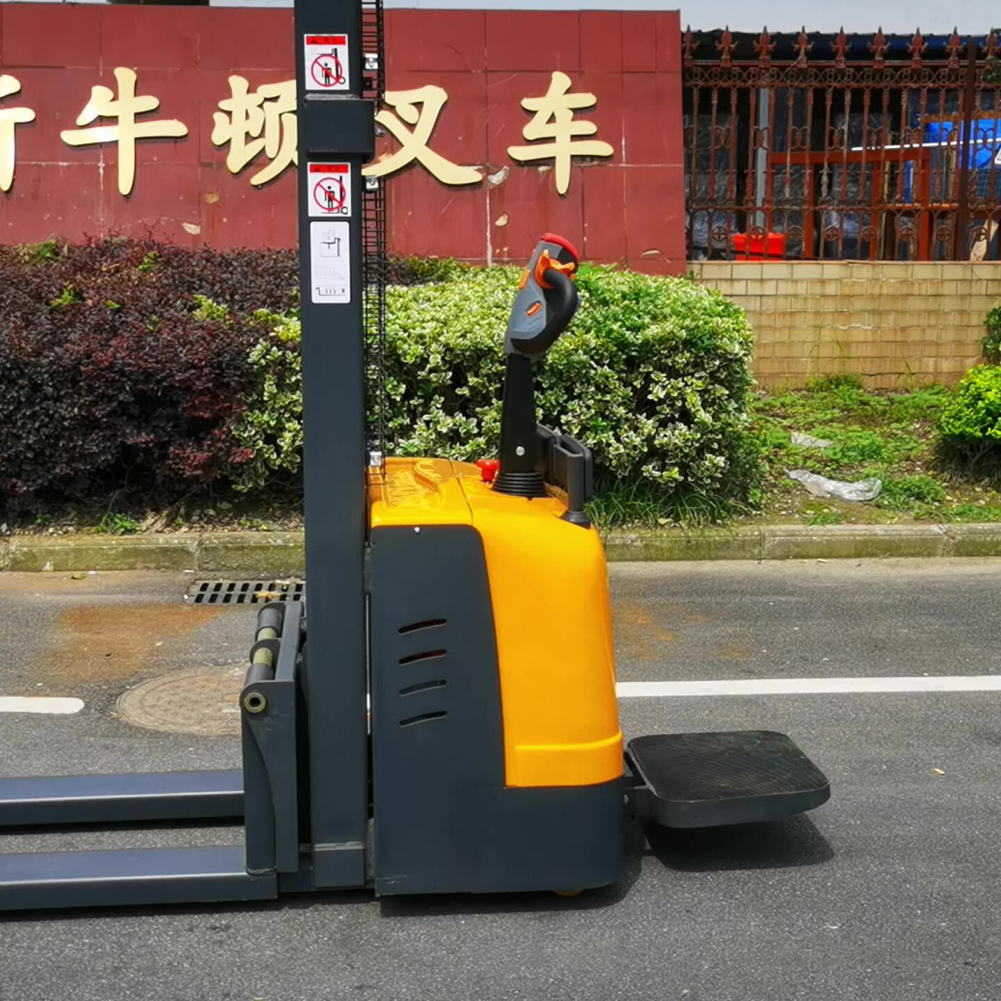 All-terrain Full Electric Pallet Stackers 1ton 1.5ton 2ton Stand Lifter ...