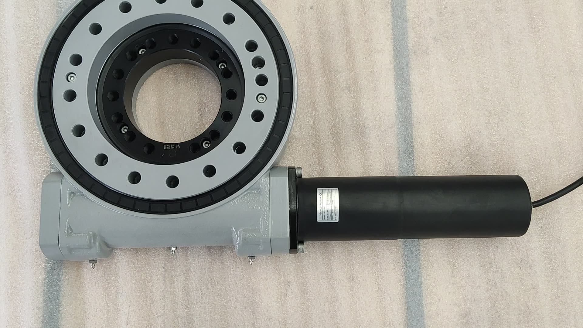 Se9 Slewing Drive With 24v Dc Motor 1 Drive For Solar Tracker Panels ...