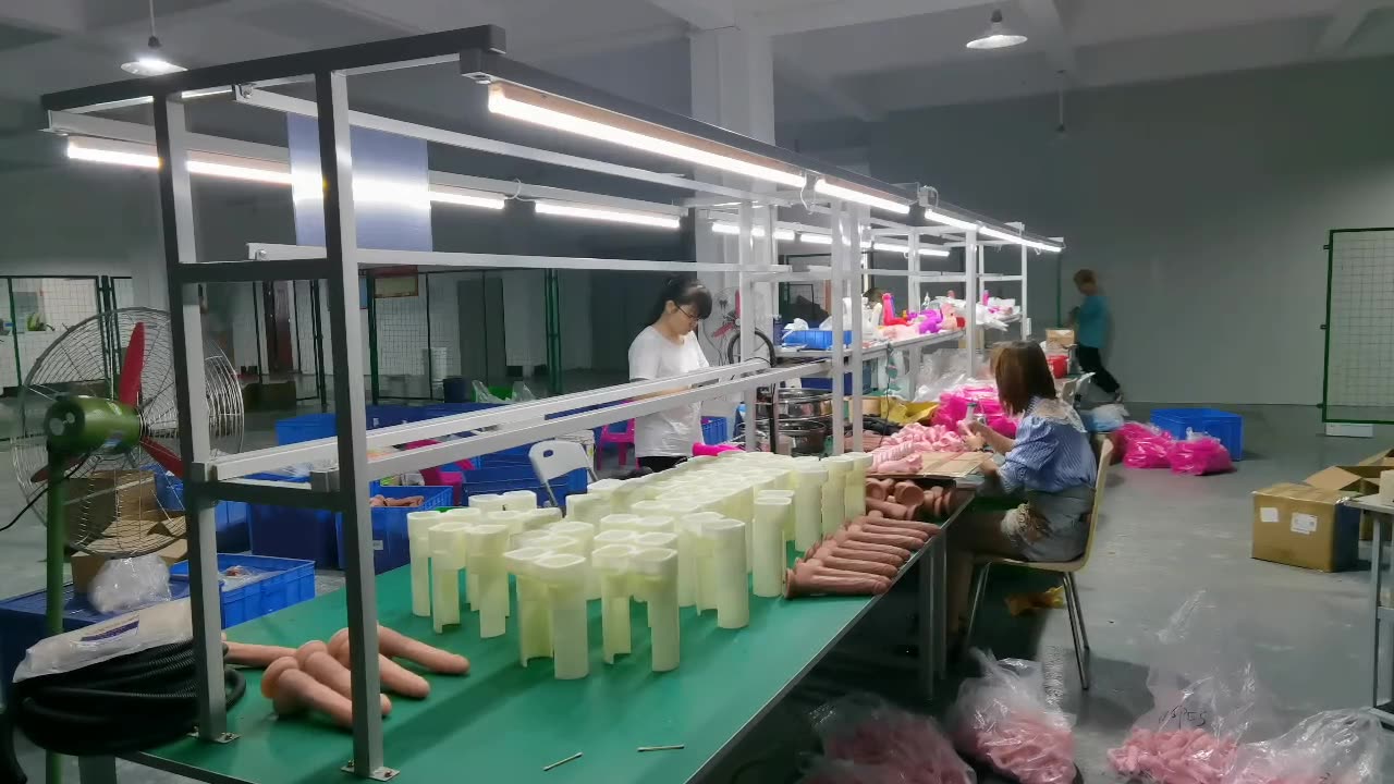 金色大种马女用仿真阳具超柔软假阴茎女用自慰器棒高潮情趣性用品 阿里巴巴