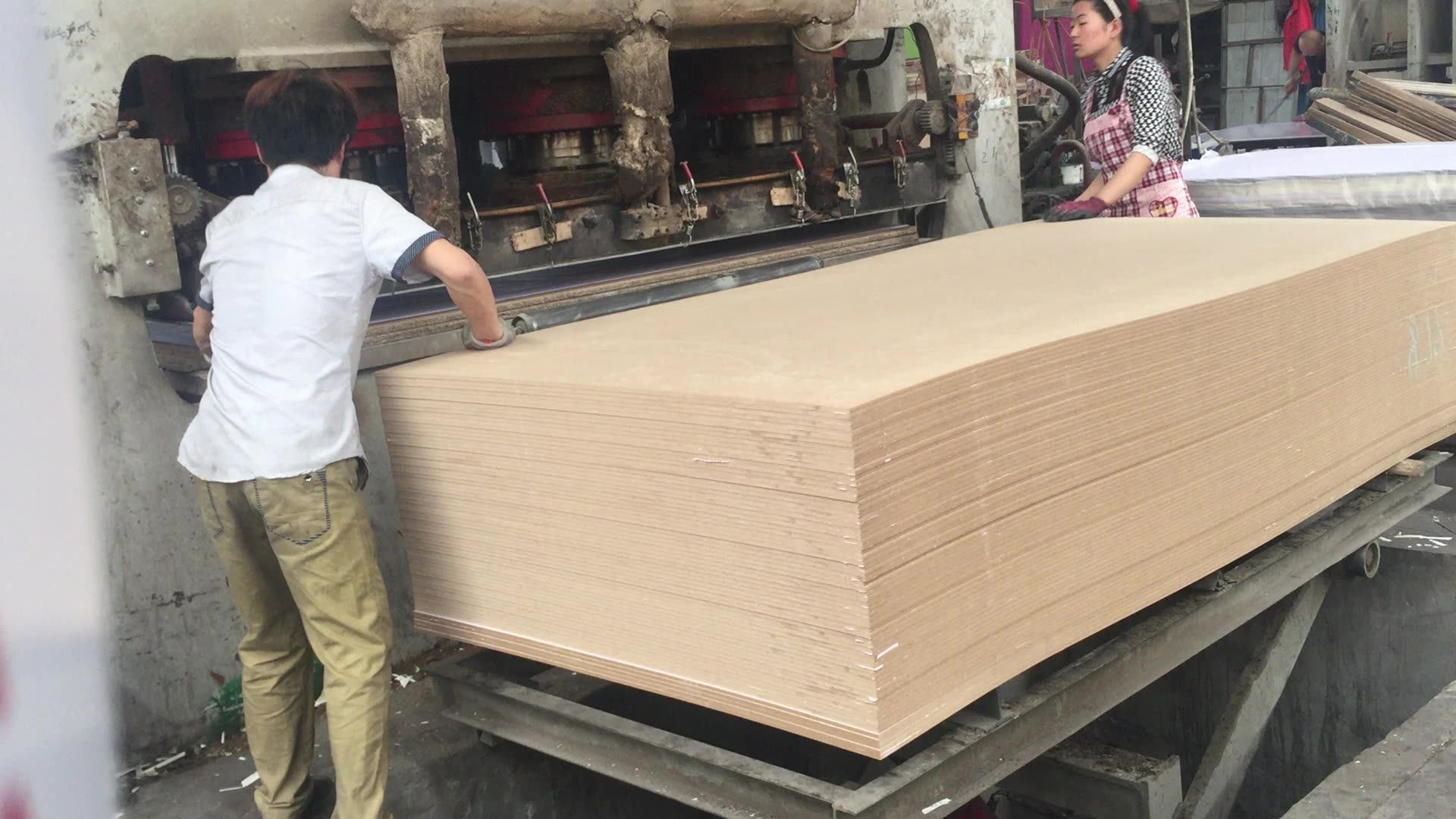 4'x8' Cheap Plain Poplar Core Mdf Middle Density Fiber Board/sheet ...