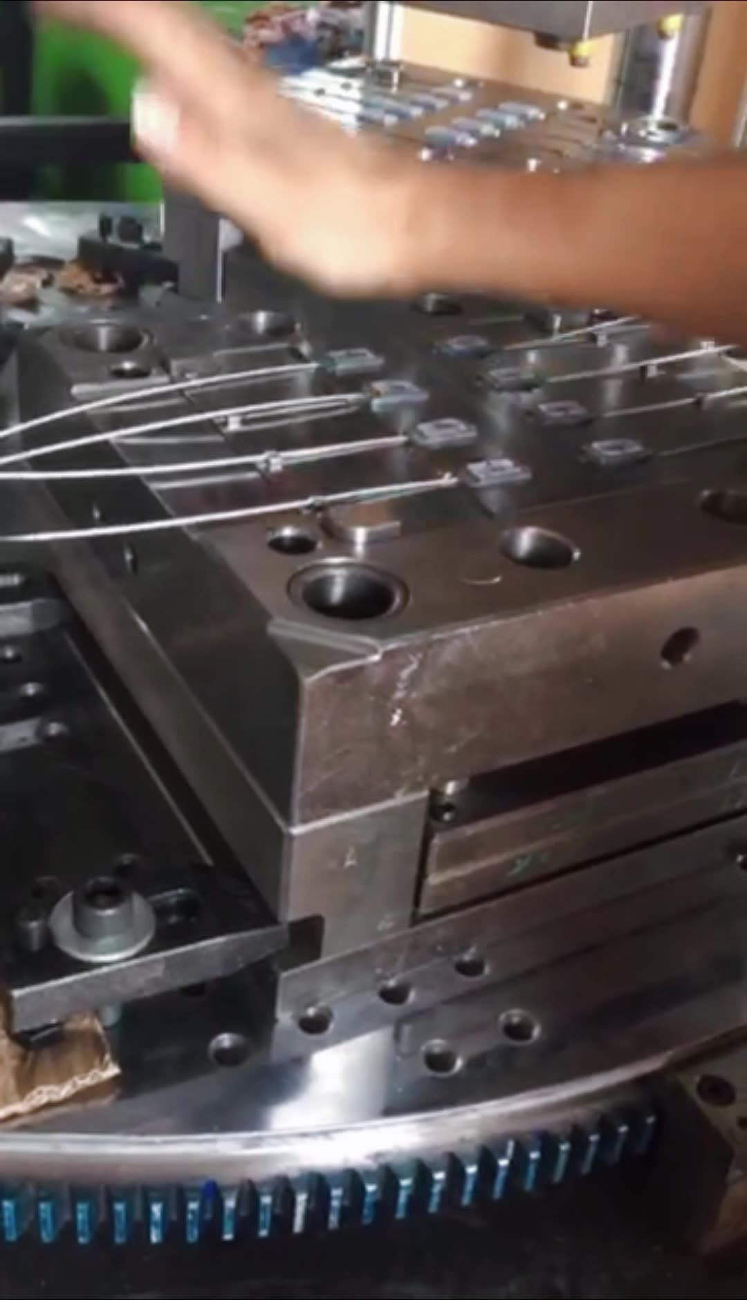 200 Ton Double Color Rotary Table Vertical Injection Molding Machine ...