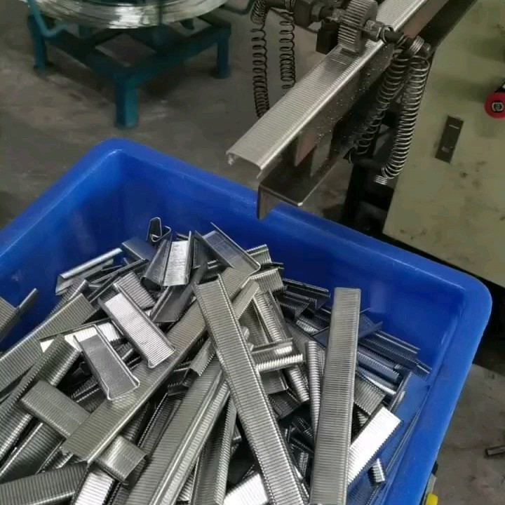 Hr22 Galvanized Hog Rings 3/4" 10000pcs Hog Rings For Furniture ...