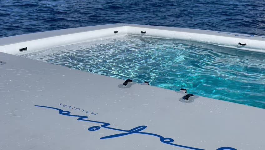 Portable Inflatable Floating Ocean Sea Swimming Pool / Protective Anti ...