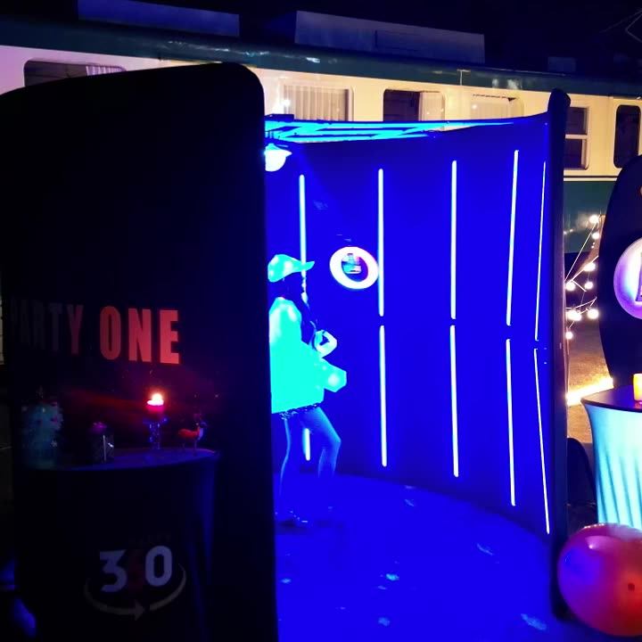 Automatic Rotating 3d Curve Overhead 360 Photo Booth With Enclosure ...