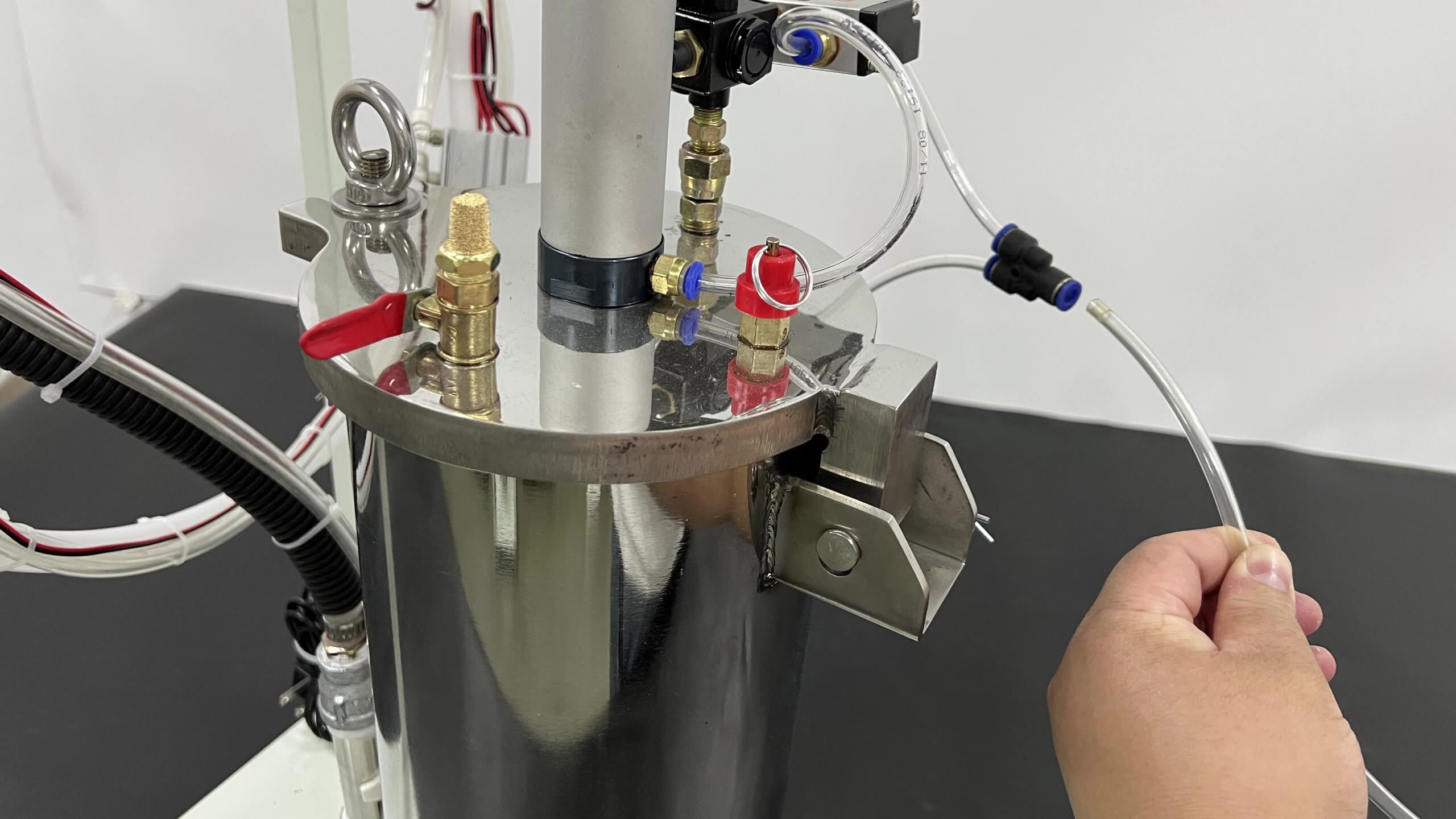 Semi Automatic Pressure Vessel Tank Glue Dispenser Robot 2.6l ...