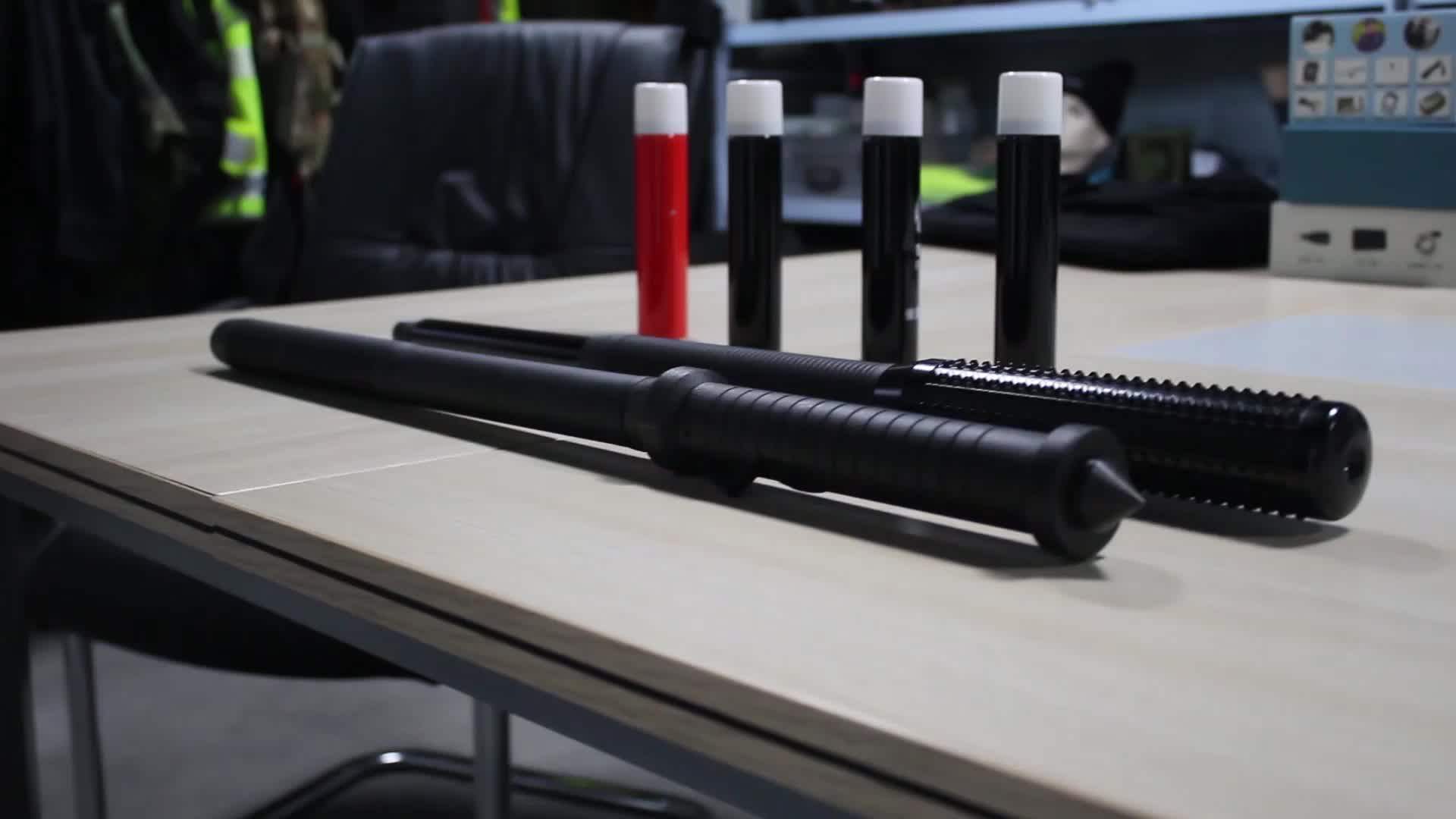 Police Self Defense Anti Riot Baton With Pepper Spray For Long Distance ...