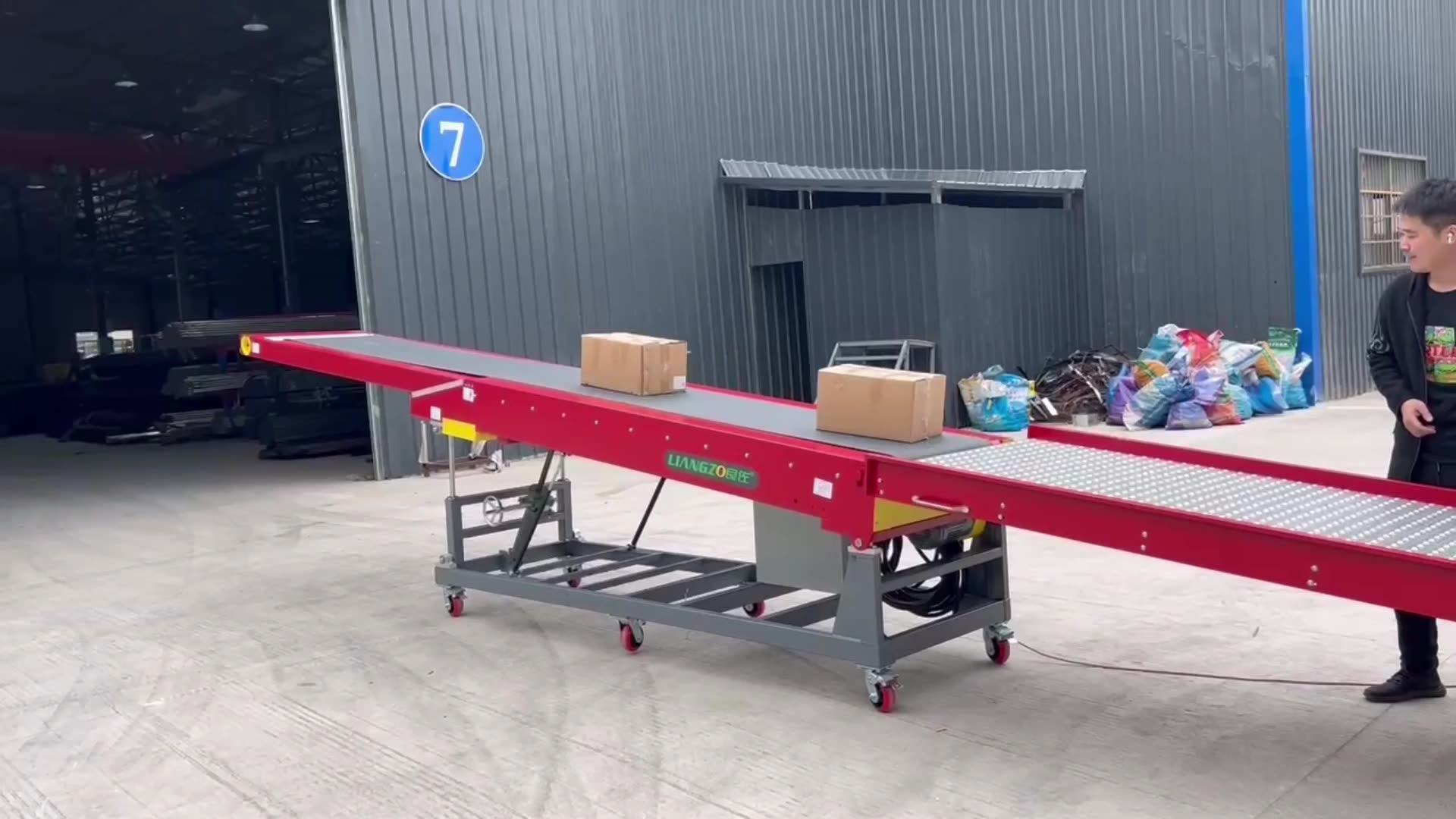 Liangzo Customized Speed Adjusted Powered Belt Conveyor Equipment For ...